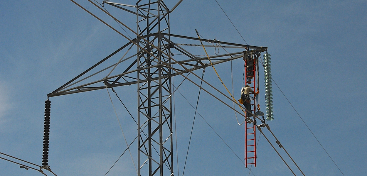 Upgrading an old 500 kV DC line - Sediver